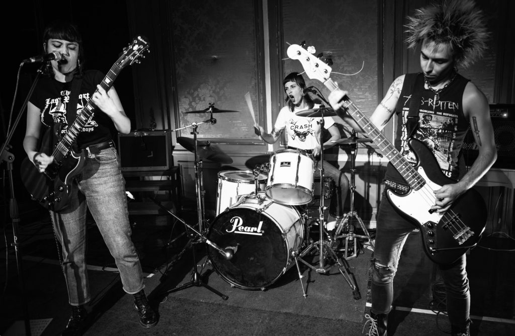 Fracture-Band | Steeltown Records - East ain`t dead so straight ahead